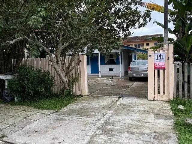 Casa / Sobrado para Venda em Guaratuba/PR Cohapar 4 Quartos