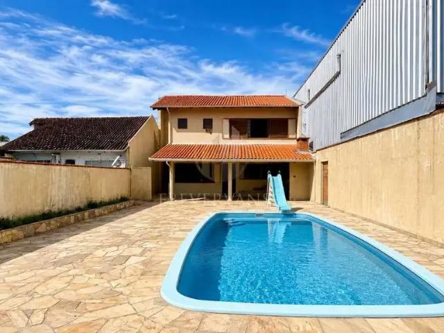 Casa / Sobrado para Venda em Guaratuba/PR Cohapar 5 Quartos