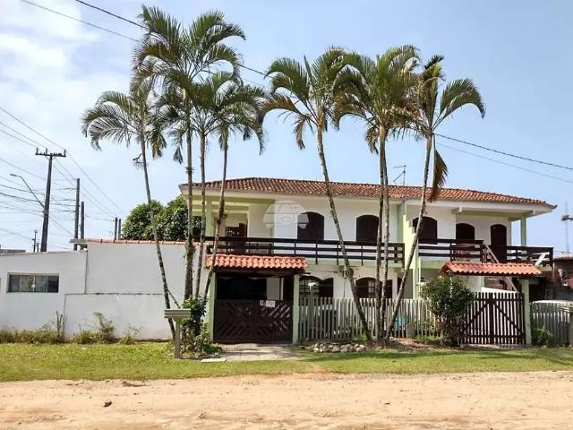 Casa / Sobrado para Venda em Guaratuba/PR Cohapar 6 Quartos