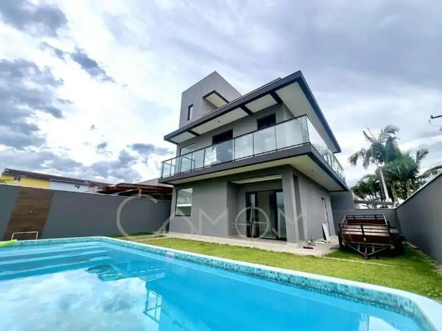Casa / Sobrado para Venda em Guaratuba/PR Coroados 4 Quartos