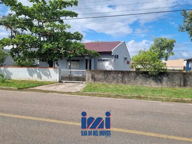 Casa / Sobrado para Venda em Guaratuba/PR Coroados 4 Quartos