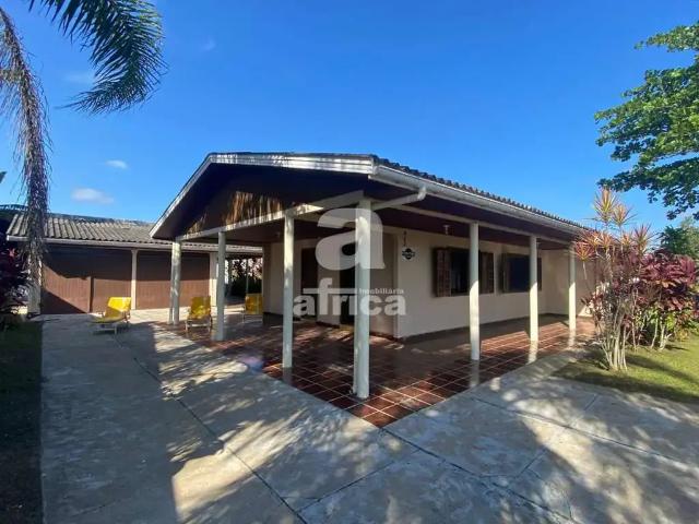Casa / Sobrado para Venda em Guaratuba/PR Coroados 4 Quartos