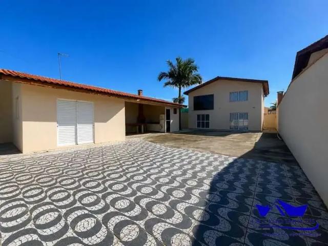 Casa / Sobrado para Venda em Guaratuba/PR Coroados 5 Quartos