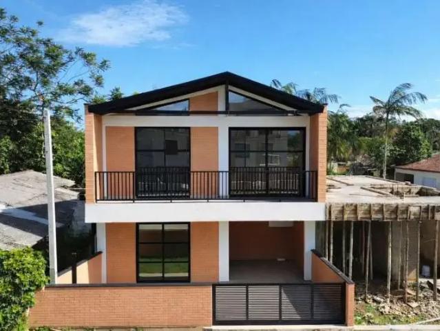 Casa / Sobrado para Venda em Guaratuba/PR Coroados 2 Quartos