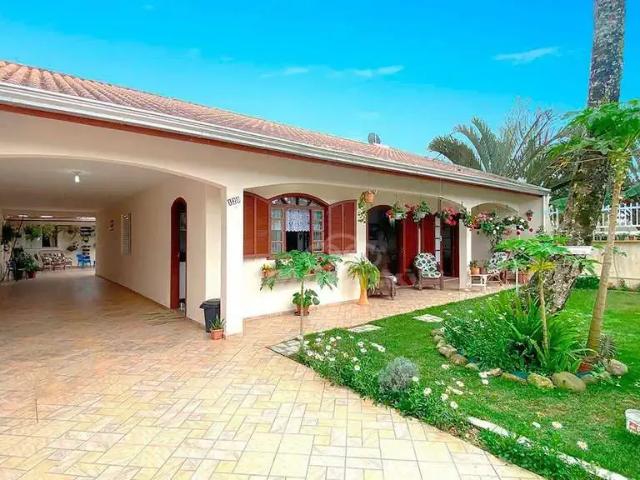 Casa / Sobrado para Venda em Guaratuba/PR Nereidas 6 Quartos
