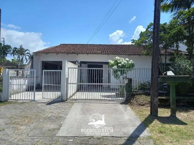 Casa / Sobrado para Venda em Guaratuba/PR Piçarras 4 Quartos