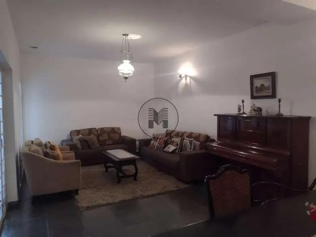 Casa / Sobrado para Venda em Guaratinguetá/SP Centro 6 Quartos