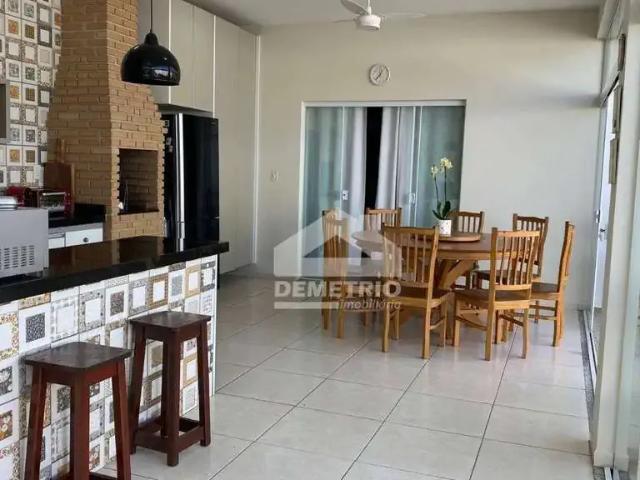 Casa / Sobrado para Venda em Guaratinguetá/SP Portal das Colinas 5 Quartos