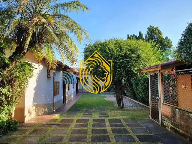 Casa / Sobrado para Venda em Guaratinguetá/SP Pedregulho 6 Quartos