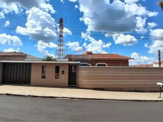 Casa / Sobrado para Venda em Guariba/SP Centro 3 Quartos