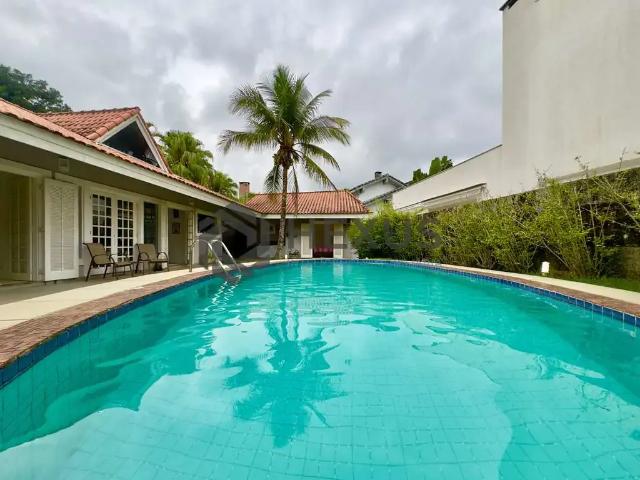 Casa / Sobrado para Venda em Guarujá/SP Balneário Praia do Pernambuco 4 Quartos