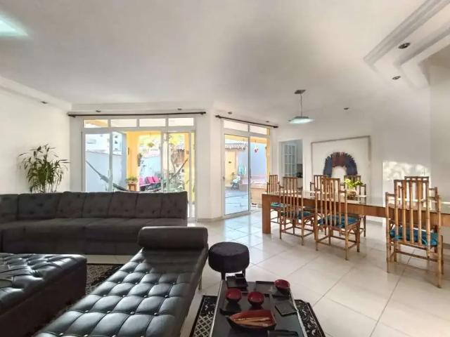 Casa / Sobrado para Venda em Guarujá/SP Enseada 4 Quartos