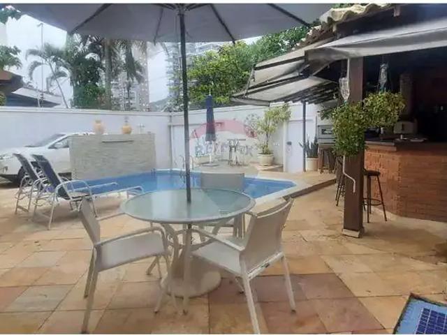 Casa / Sobrado para Venda em Guarujá/SP Enseada 4 Quartos