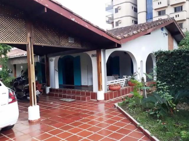 Casa / Sobrado para Venda em Guarujá/SP Enseada 4 Quartos