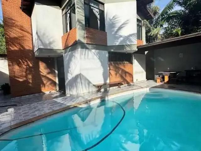 Casa / Sobrado para Venda em Guarujá/SP Enseada 4 Quartos