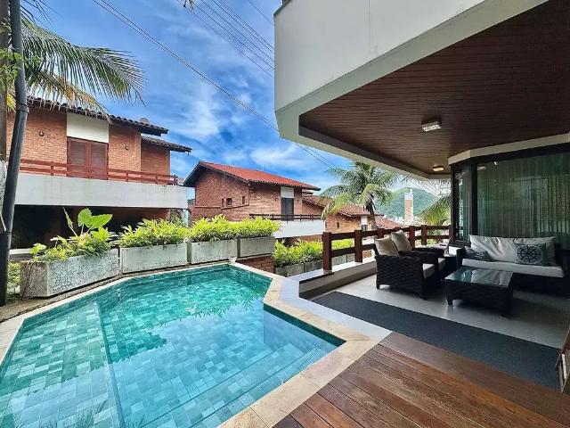 Casa / Sobrado para Venda em Guarujá/SP Enseada 4 Quartos