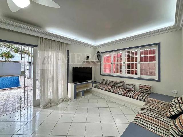 Casa / Sobrado para Venda em Guarujá/SP Enseada 4 Quartos