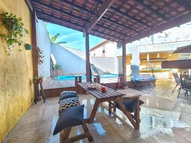 Casa / Sobrado para Venda em Guarujá/SP Enseada 4 Quartos