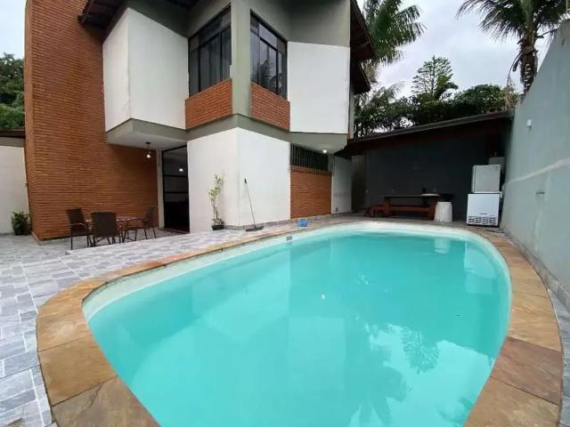 Casa / Sobrado para Venda em Guarujá/SP Enseada 4 Quartos