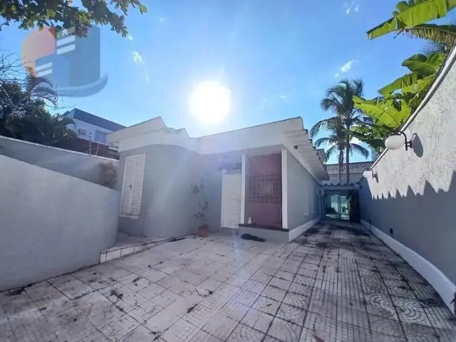 Casa / Sobrado para Venda em Guarujá/SP Enseada 4 Quartos