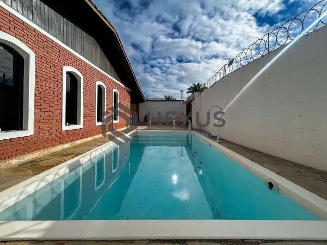 Casa / Sobrado para Venda em Guarujá/SP Enseada 4 Quartos