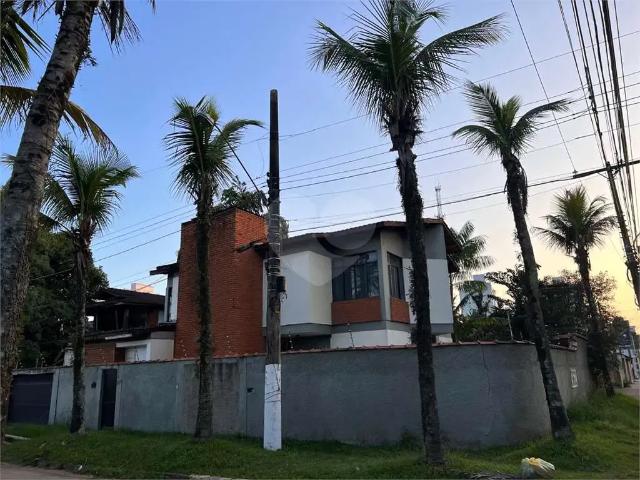 Casa / Sobrado para Venda em Guarujá/SP Enseada 4 Quartos