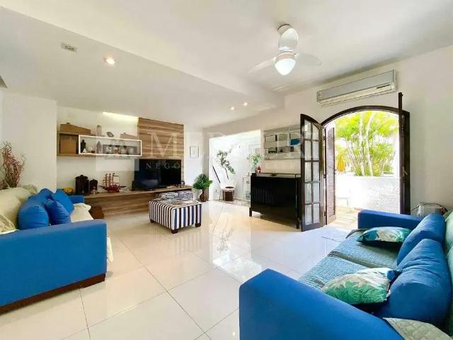 Casa / Sobrado para Venda em Guarujá/SP Enseada 3 Quartos