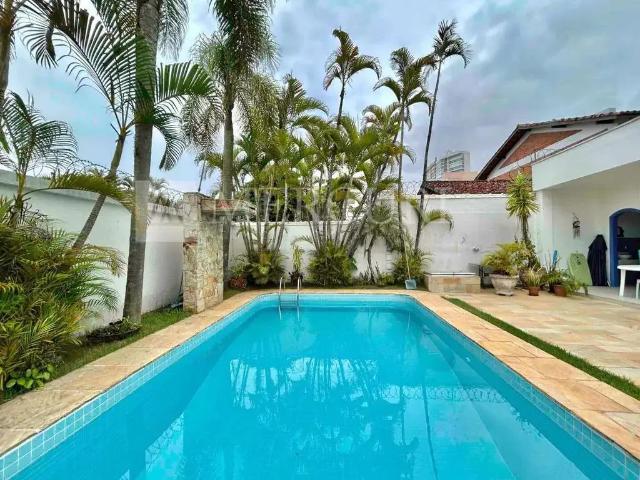 Casa / Sobrado para Venda em Guarujá/SP Enseada 3 Quartos