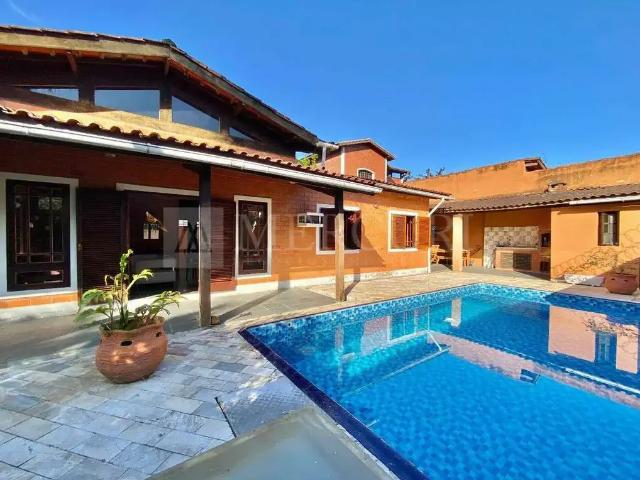 Casa / Sobrado para Venda em Guarujá/SP Enseada 3 Quartos