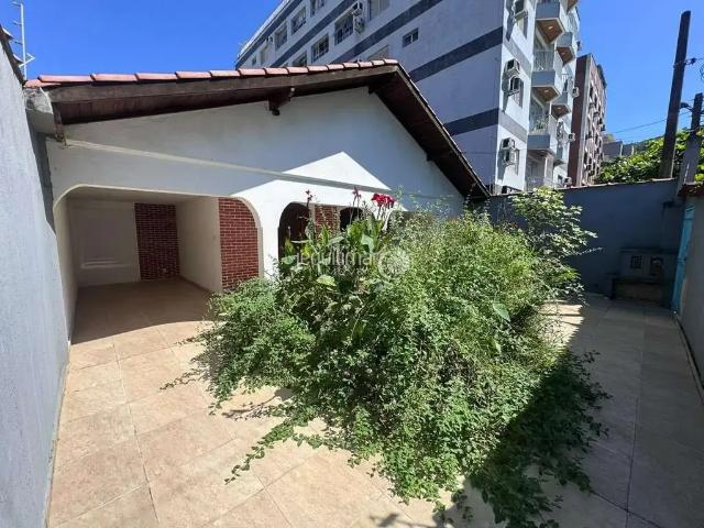 Casa / Sobrado para Venda em Guarujá/SP Enseada 3 Quartos