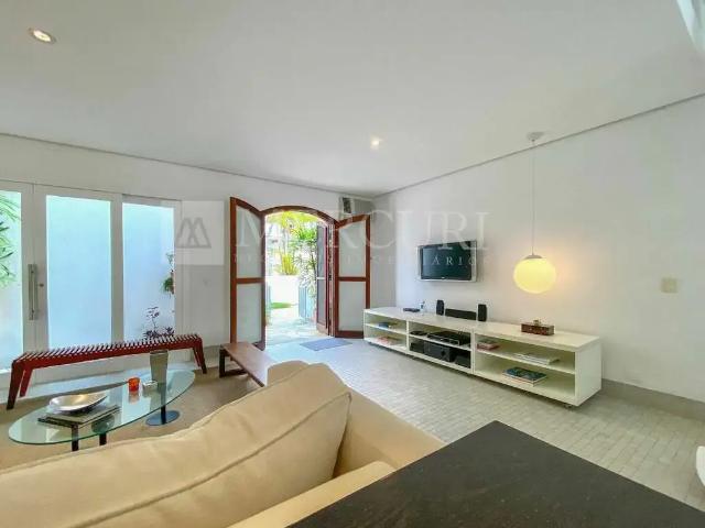 Casa / Sobrado para Venda em Guarujá/SP Enseada 3 Quartos
