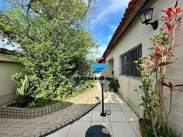 Casa / Sobrado para Venda em Guarujá/SP Jardim dos Pássaros 5 Quartos
