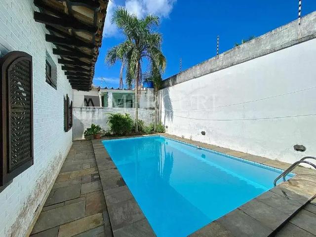 Casa / Sobrado para Venda em Guarujá/SP Jardim Virgínia 5 Quartos