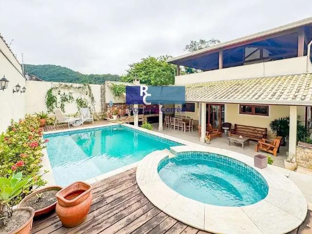 Casa / Sobrado para Venda em Guarujá/SP Tombo 3 Quartos