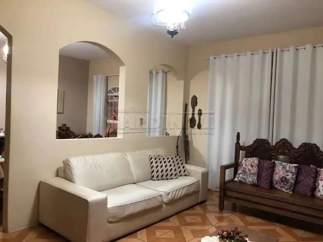 Casa / Sobrado para Venda em Ibaté/SP Centro 5 Quartos