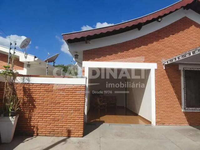 Casa / Sobrado para Venda em Ibaté/SP Centro 3 Quartos