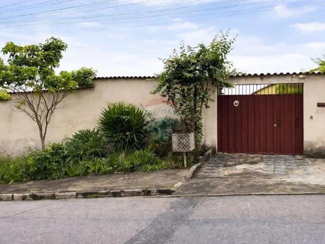 Casa / Sobrado para Venda em Ibirité/MG Centro 3 Quartos