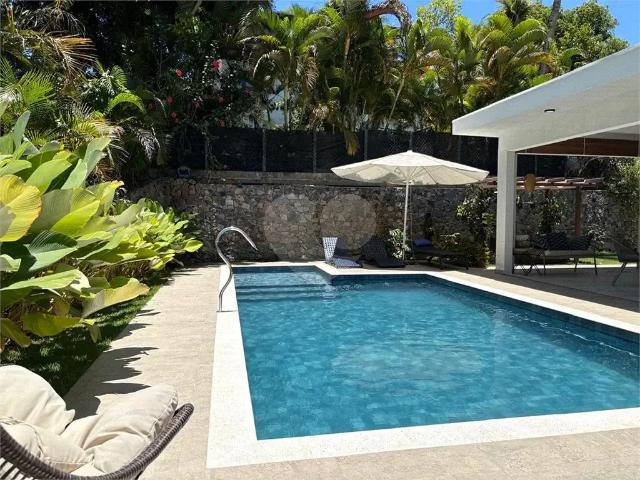 Casa / Sobrado para Venda em Ilhabela/SP Centro 4 Quartos