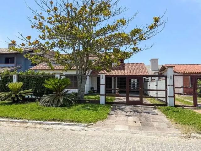 Casa / Sobrado para Venda em Imbé/RS Centro 3 Quartos