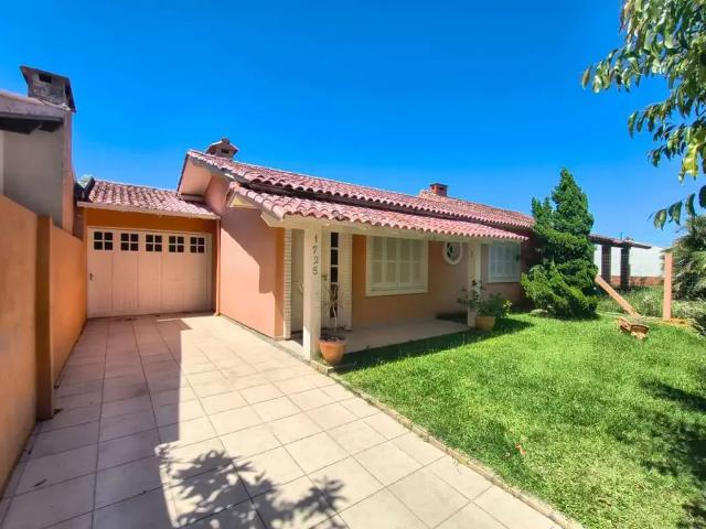 Casa / Sobrado para Venda em Imbé/RS Centro 3 Quartos