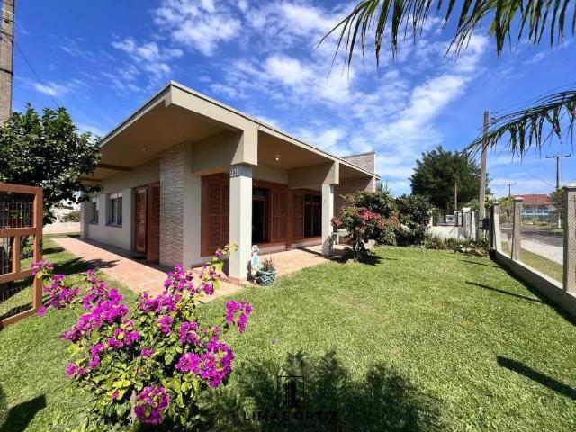 Casa / Sobrado para Venda em Imbé/RS Centro 4 Quartos