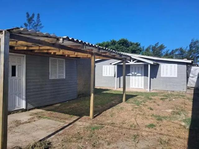 Casa / Sobrado para Venda em Imbé/RS Santa Terezinha Distrito 4 Quartos