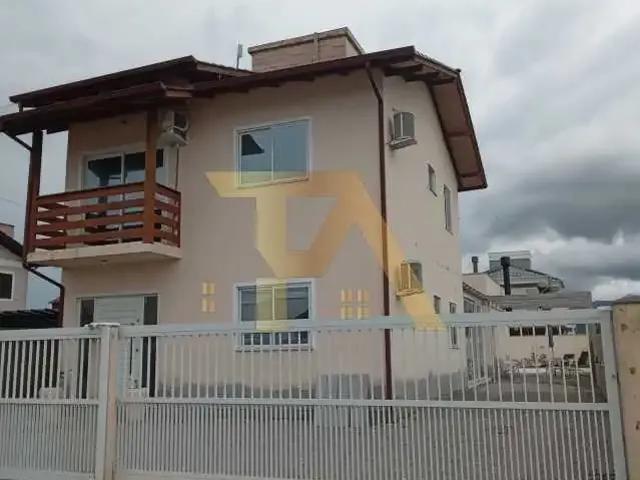 Casa / Sobrado para Venda em Imbituba/SC Araçatuba 4 Quartos