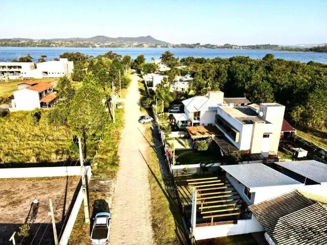 Casa / Sobrado para Venda em Imbituba/SC Araçatuba 3 Quartos