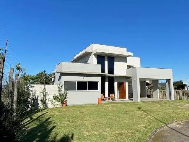 Casa / Sobrado para Venda em Imbituba/SC Araçatuba 3 Quartos