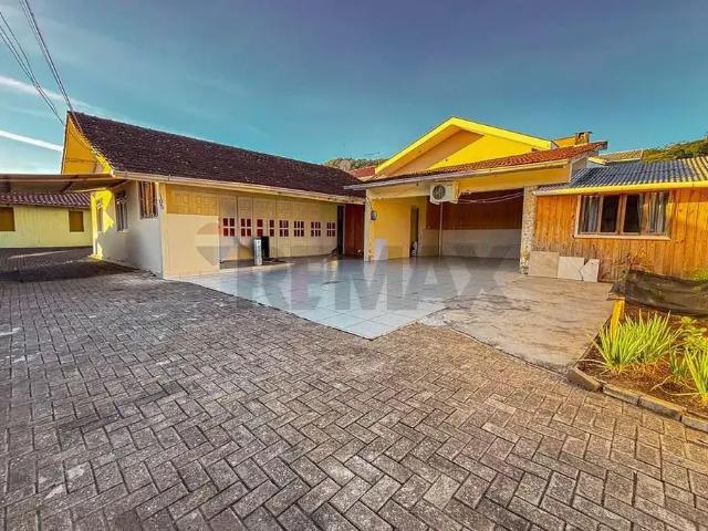 Casa / Sobrado para Venda em Indaial/SC Estados 4 Quartos