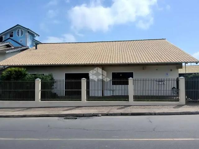 Casa / Sobrado para Venda em Indaial/SC Estados 5 Quartos