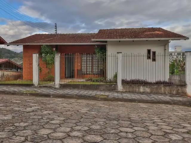Casa / Sobrado para Venda em Indaial/SC Estados 3 Quartos
