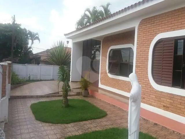 Casa / Sobrado para Venda em Iperó/SP Centro 3 Quartos