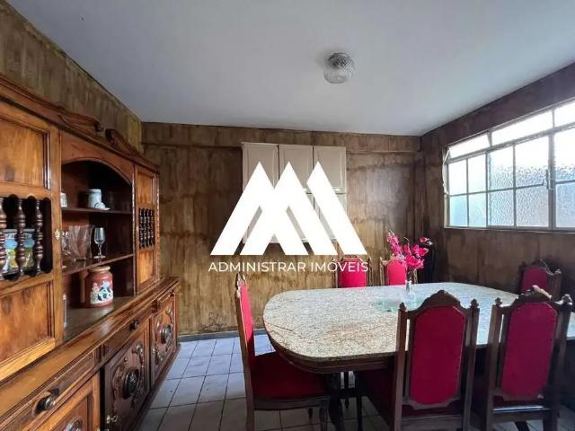 Casa / Sobrado para Venda em Itaúna/MG Centro 4 Quartos